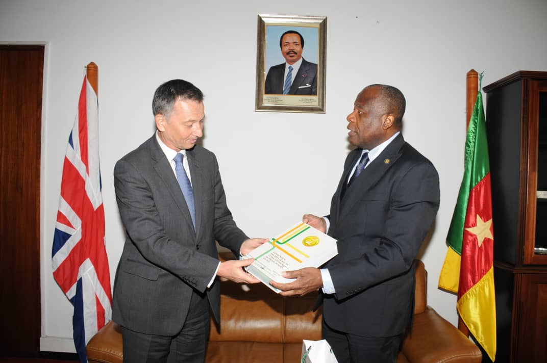 Protection des Droits de l’homme: S.E. Barry Lowen très impressionné ...